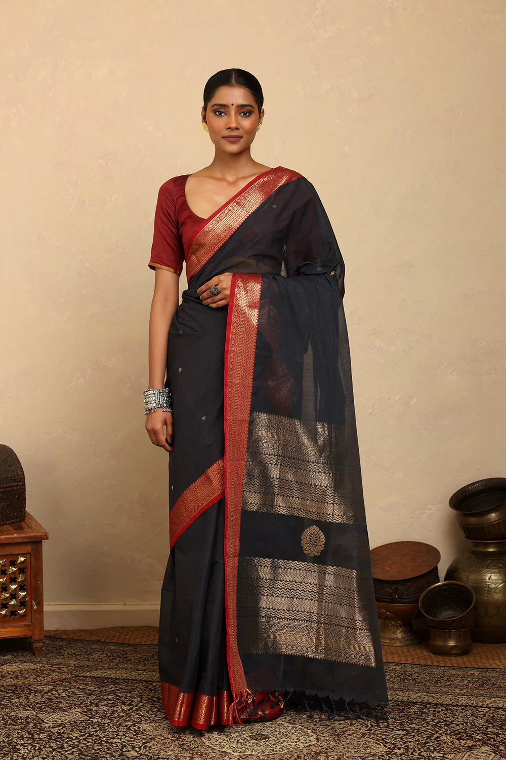 Handloom Dark Grey Kanchi Cotton Saree with Red Zari Border – Mohi fashion